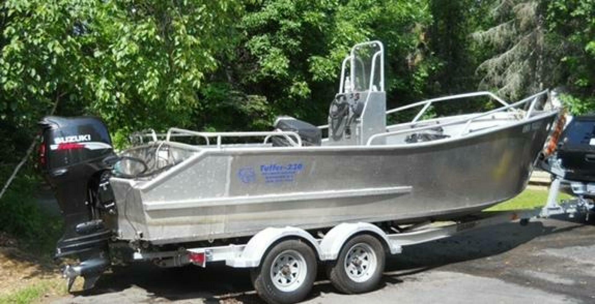 Custom Tuffer 230 2005 - Marine Source