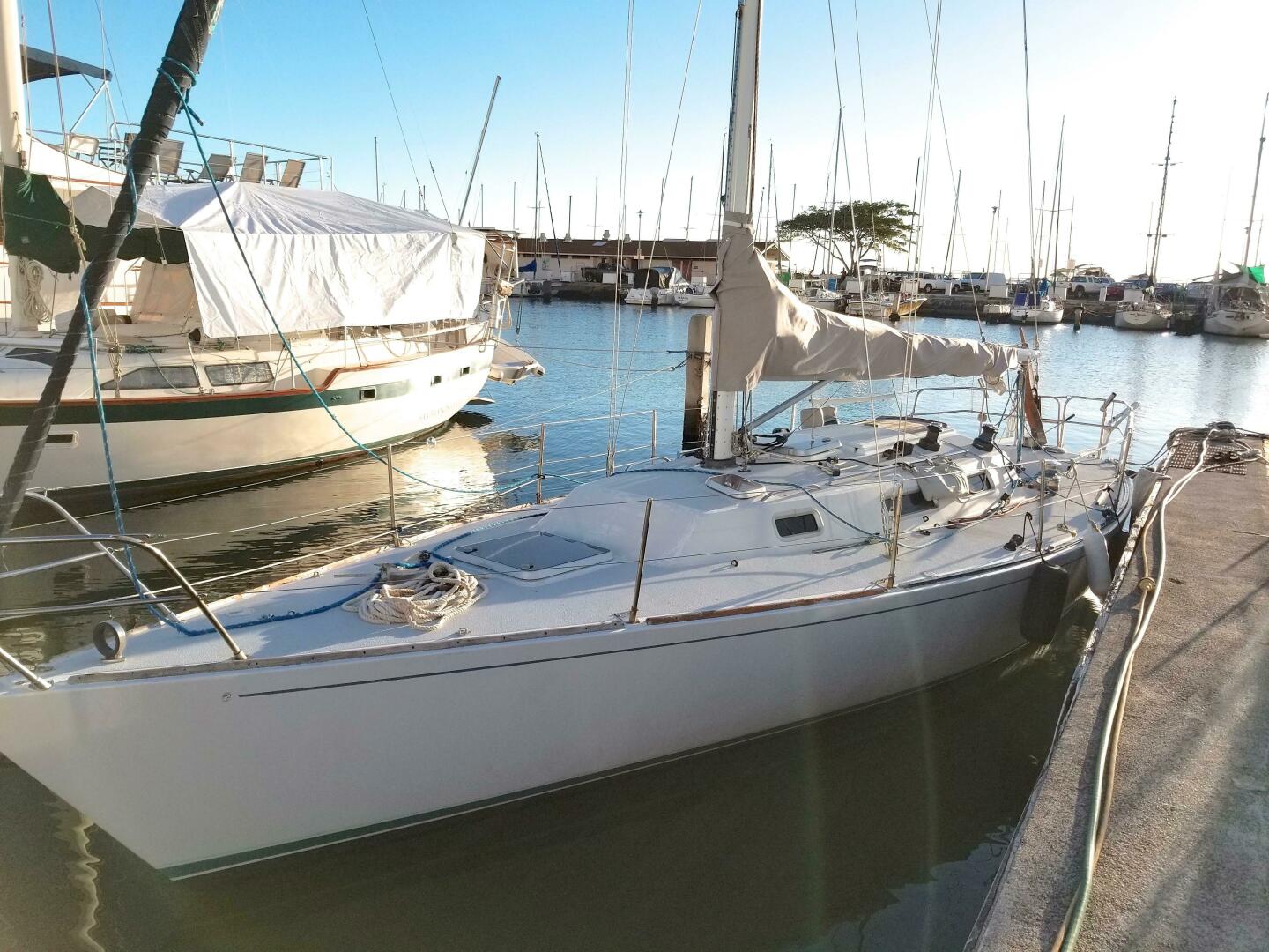 J Boats Masthead Sloop 1989 - Marine Source